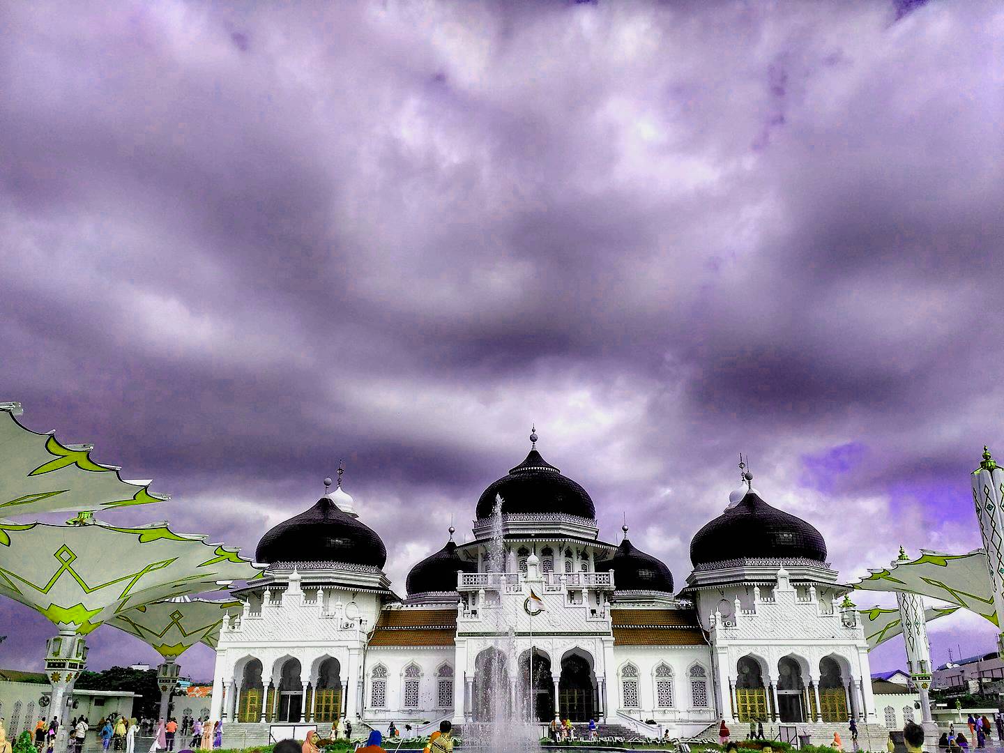 Masjid Baiturrahman Aceh: Arsitektur Saksi Sejarah Pembakaran Belanda hingga Tsunami