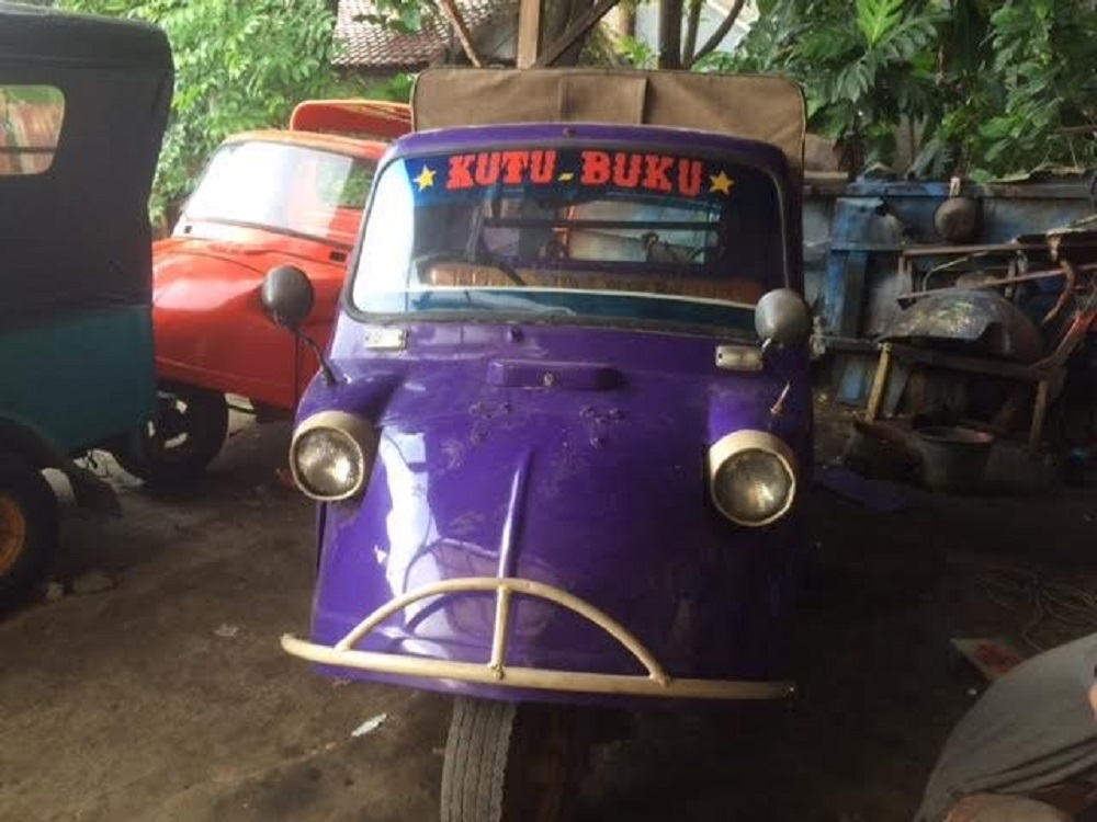 Lewat Bemo u201cKutu Buku,u201d Pak Kinong Berbagi Ilmu