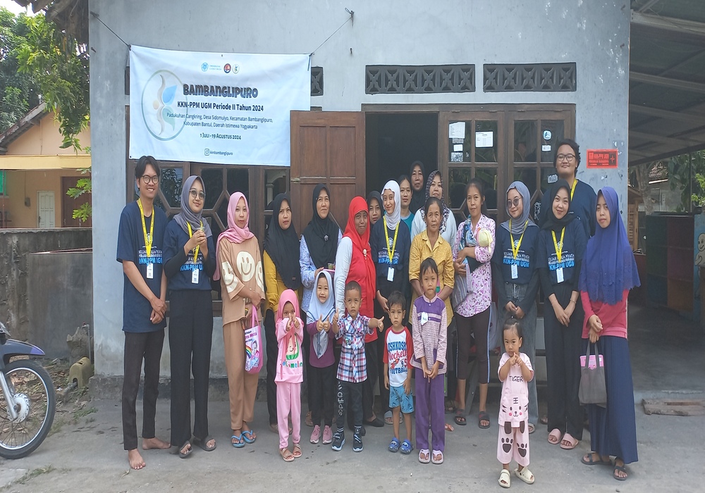 Tim KKN-PPM UGM Bambanglipuro bersama Posyandu dalam Langkah Preventif Perangi Stunting