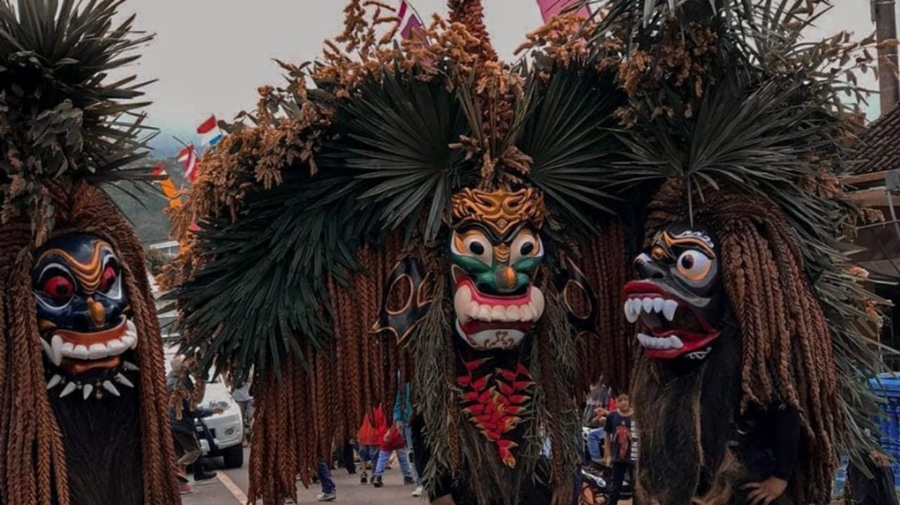 Bebegig Sukamantri, Kesenian dari Priangan Timur