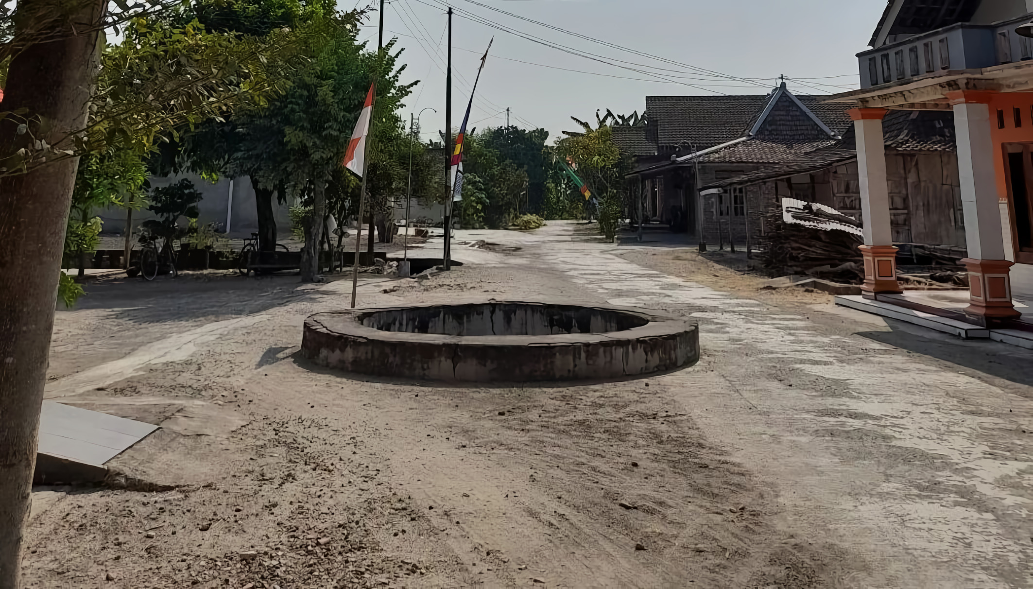 Mitos Sumur Kawak, Menganga di Tengah Jalan Tanpa Buat Warga Tercebur