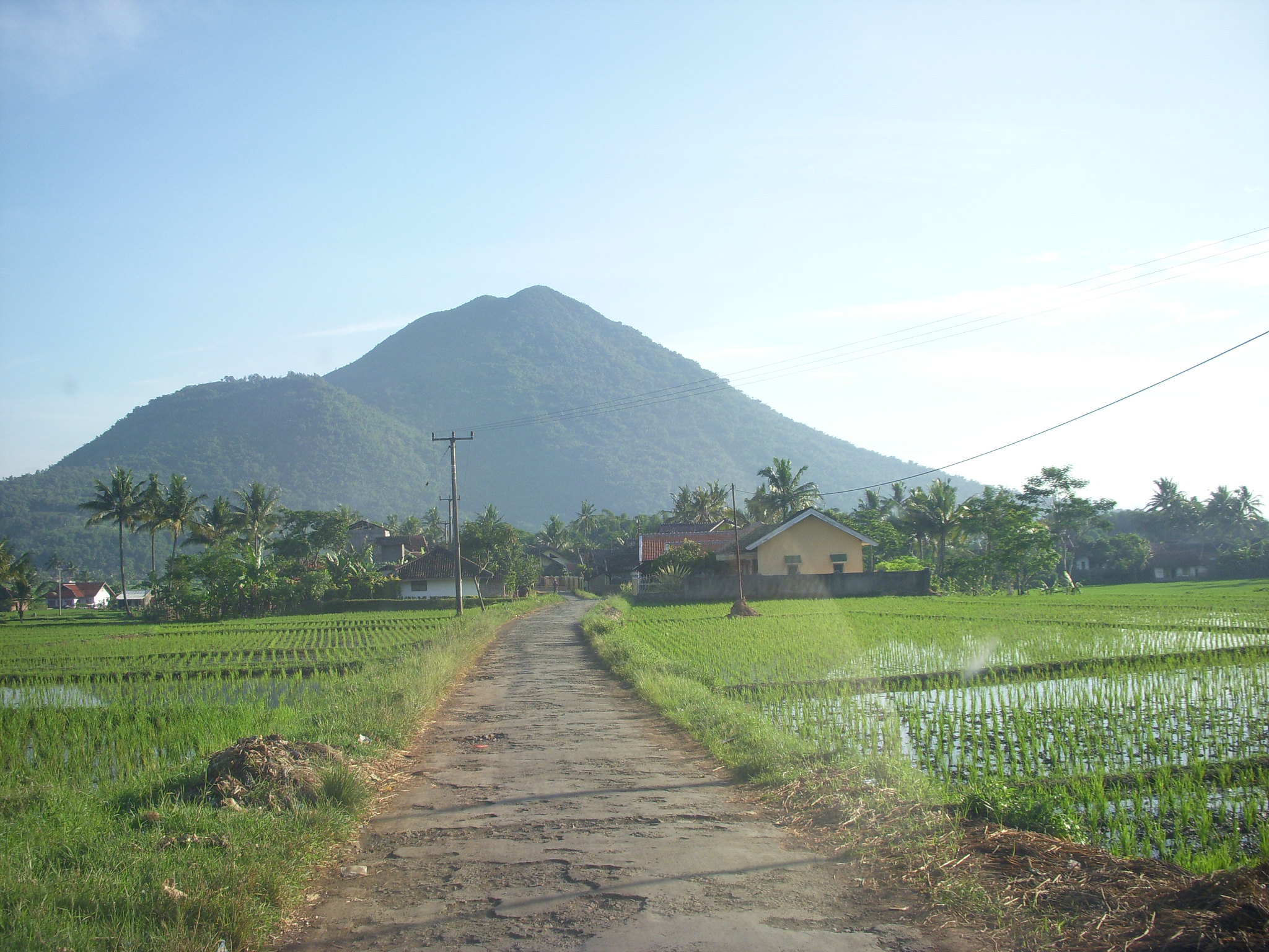 Cerita di Balik Gunung Haruman, Mulai dari Batu Keramat hingga ...