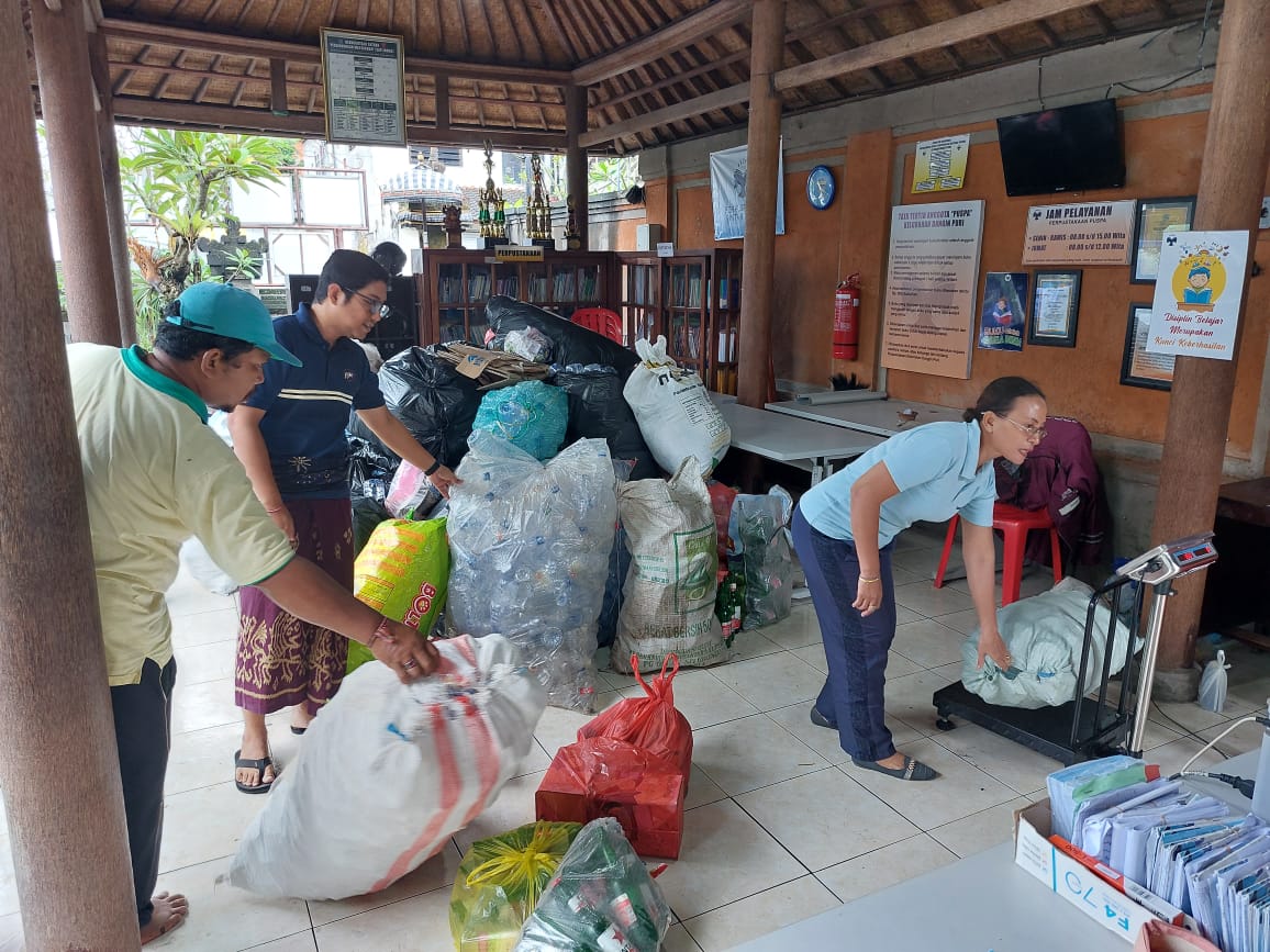 27.631 Bank Sampah di Indonesia Raup Total Omzet Rp2,8 Miliar