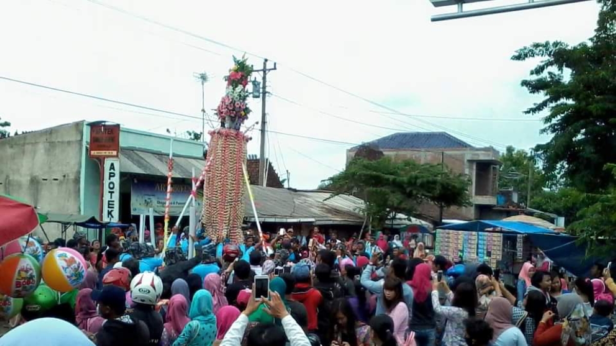 Eksplorasi Tradisi Meron sebagai Potensi Wisata Budaya Desa Sukolilo ...