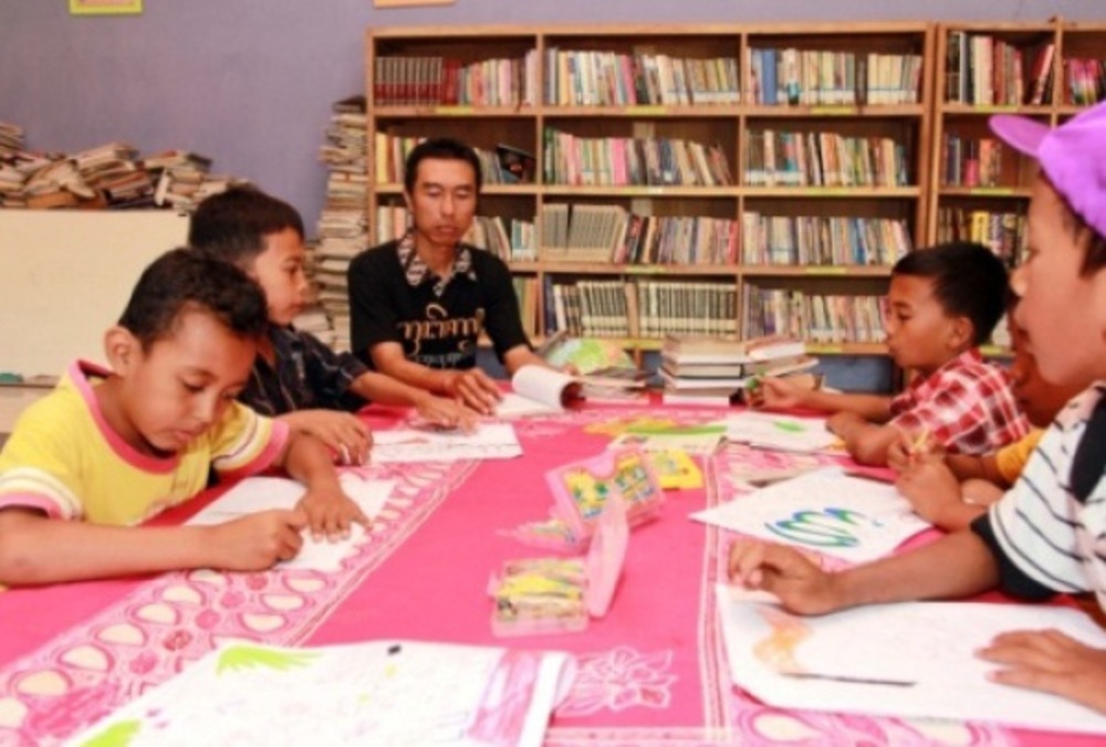Menjelajahi Jalan Terang Pembebasan Buta Huruf Bersama Eko Cahyono