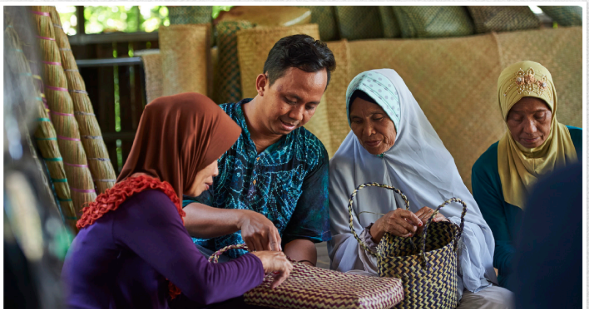 Muhammad Aripin "Wirausahawan Kreatif yang Mengubah Sampah Menjadi Harapan"