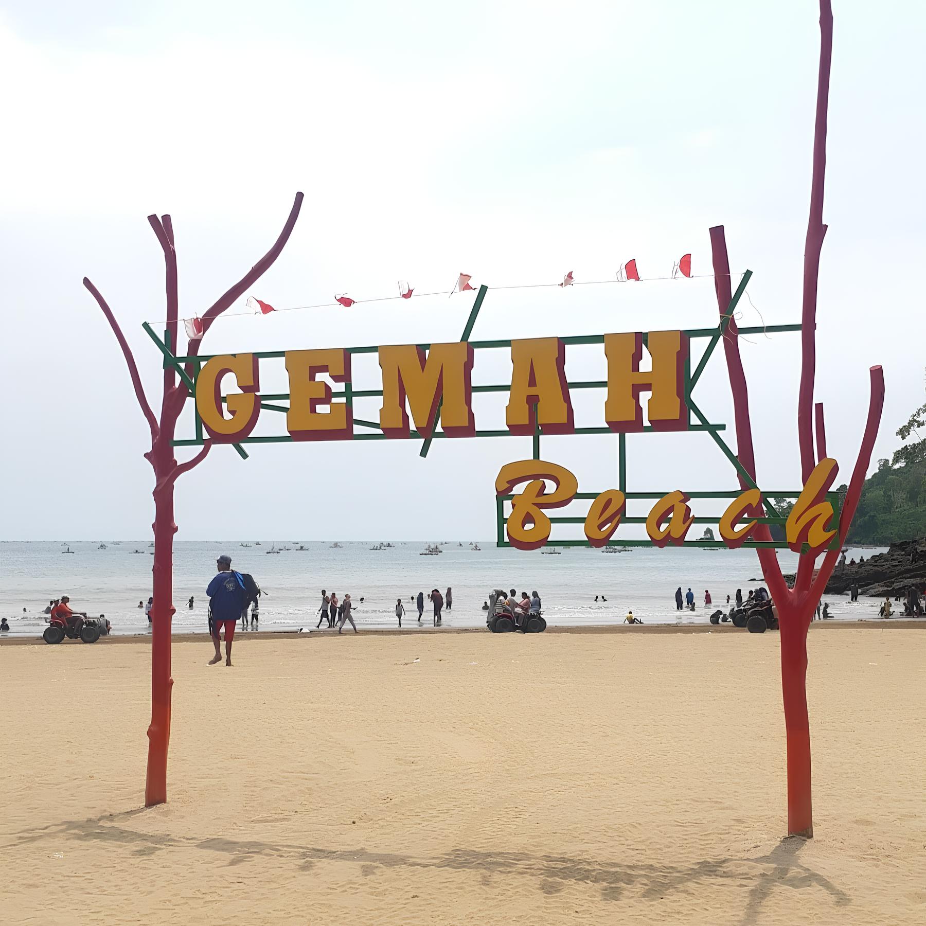 Liburan ke Pantai Gemah Tulungagung, Teluk Pantai di Selatan Jawa Timur