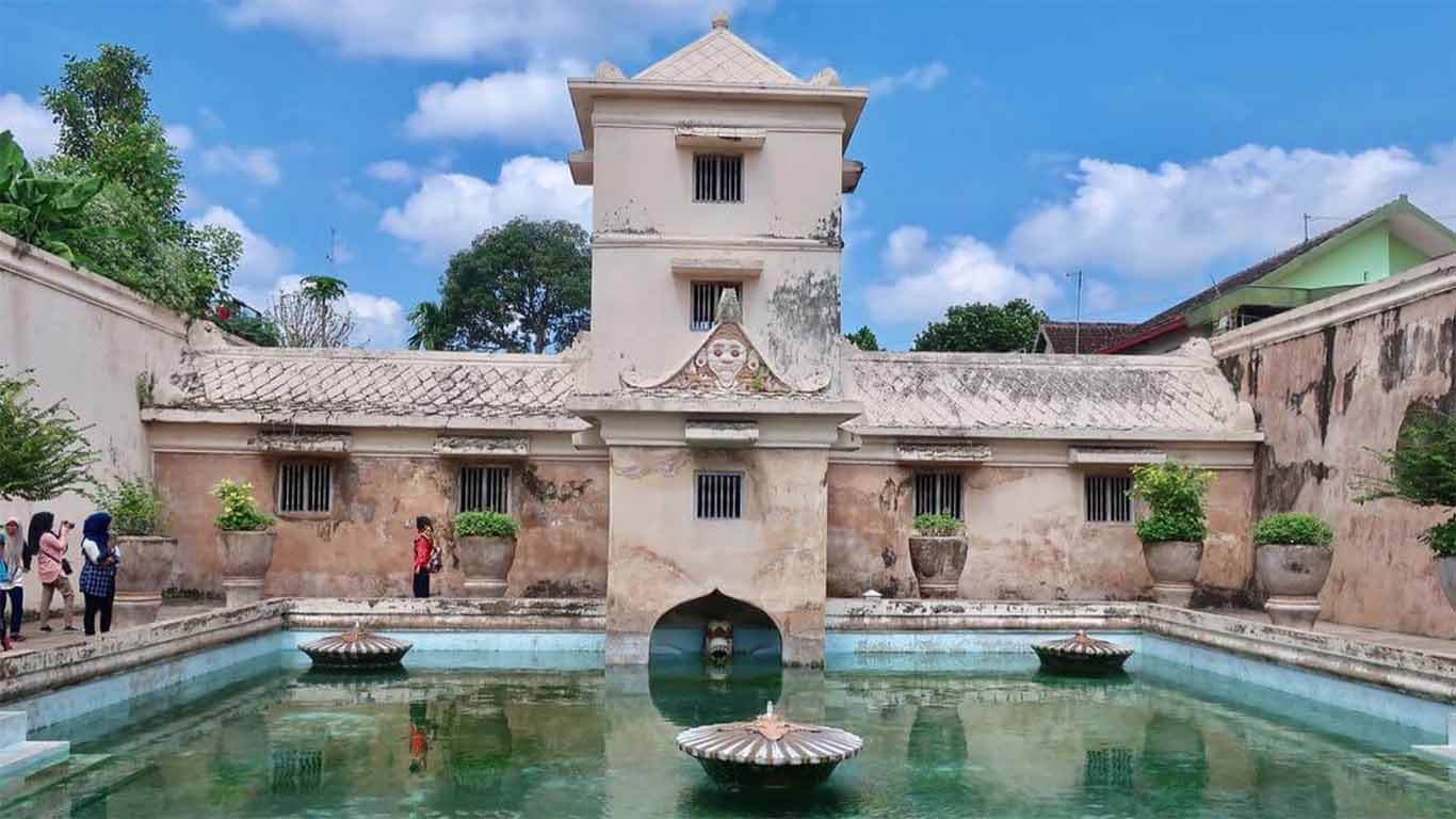 Mengulik Legenda Taman Sari, Tempat Pemandian Keluarga Keraton