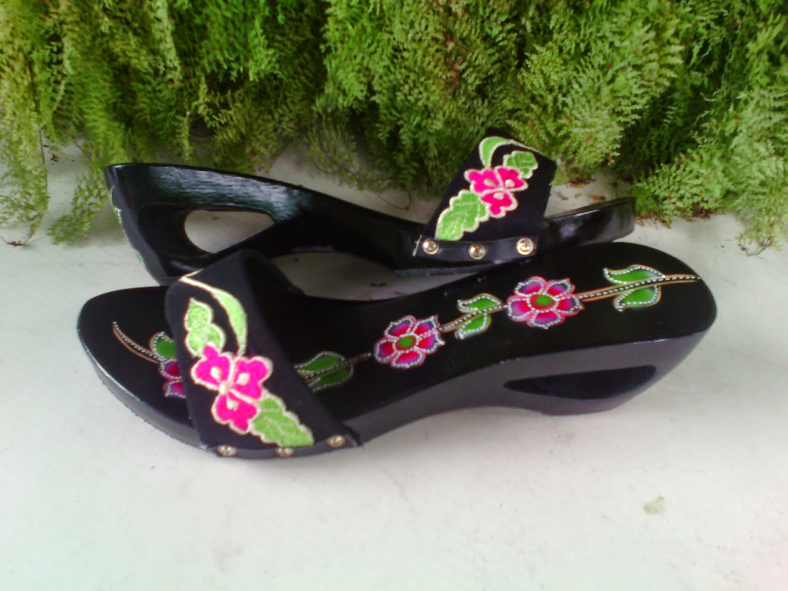 Sudah Tahu Sandal-sandal Khas Indonesia? Tradisional Tapi Modis