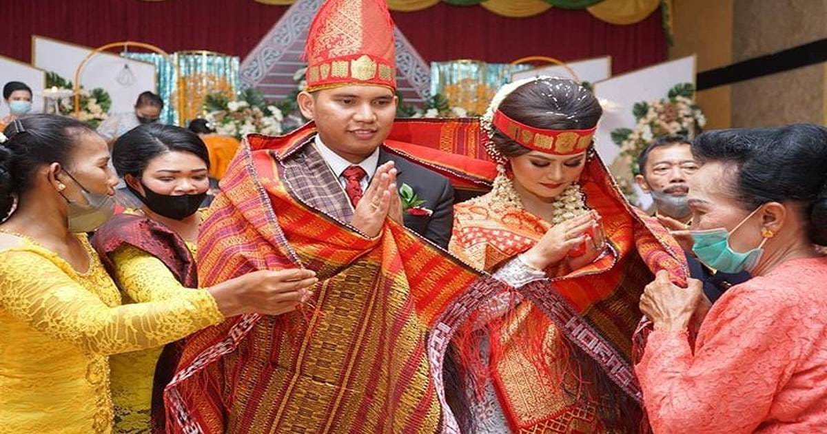 Tradisi Mangulosi Pada Pernikahan Batak Toba