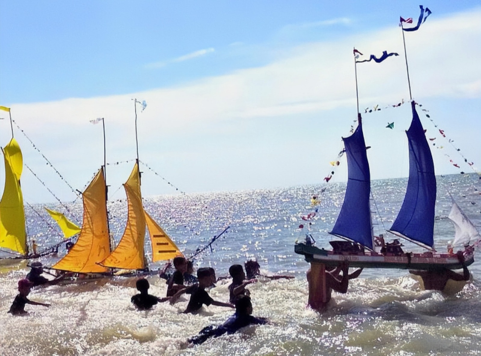 Mengenal Tradisi Antar Ajung di Sambas