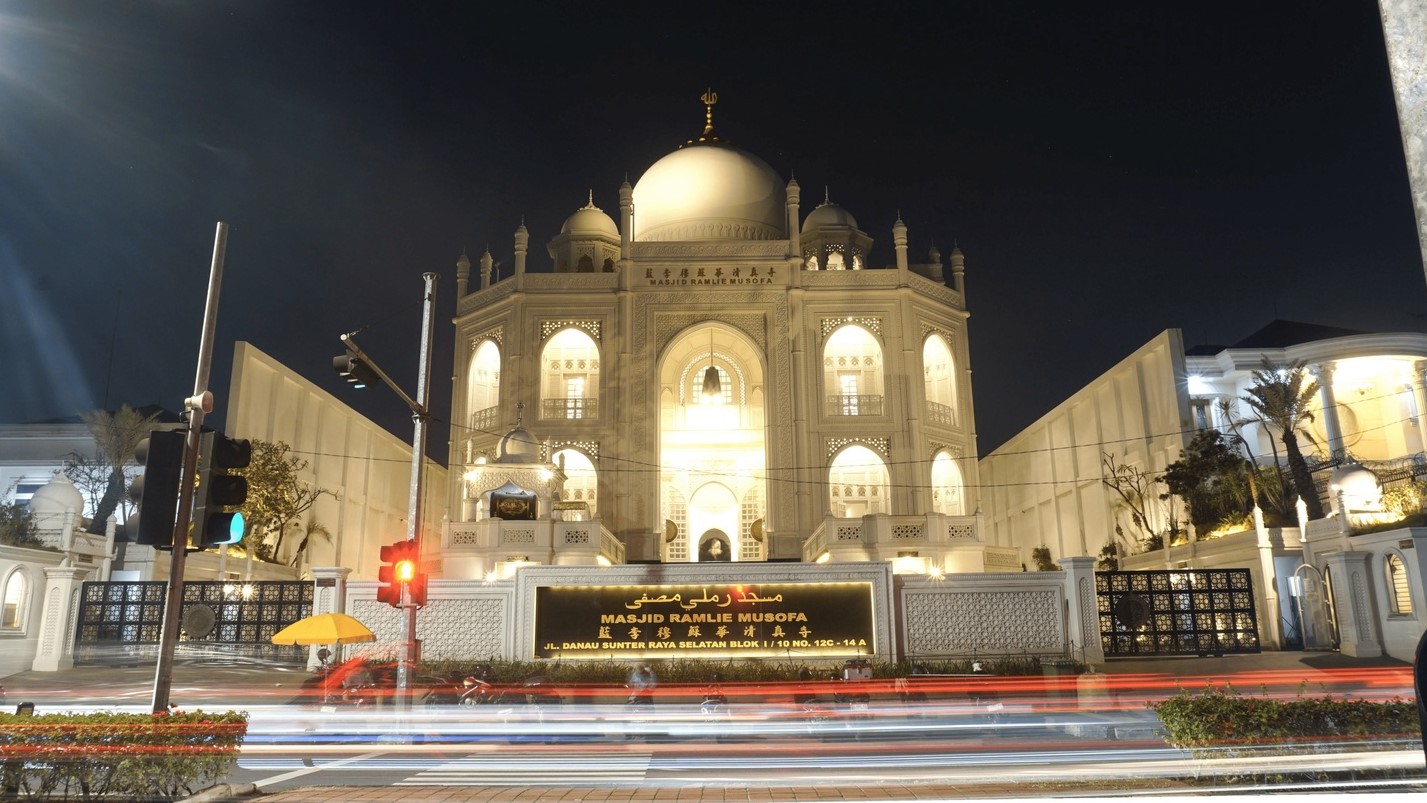 5 Fakta Unik di balik Kemegahan Masjid Ramlie Musofa, Taj Mahal-nya ...