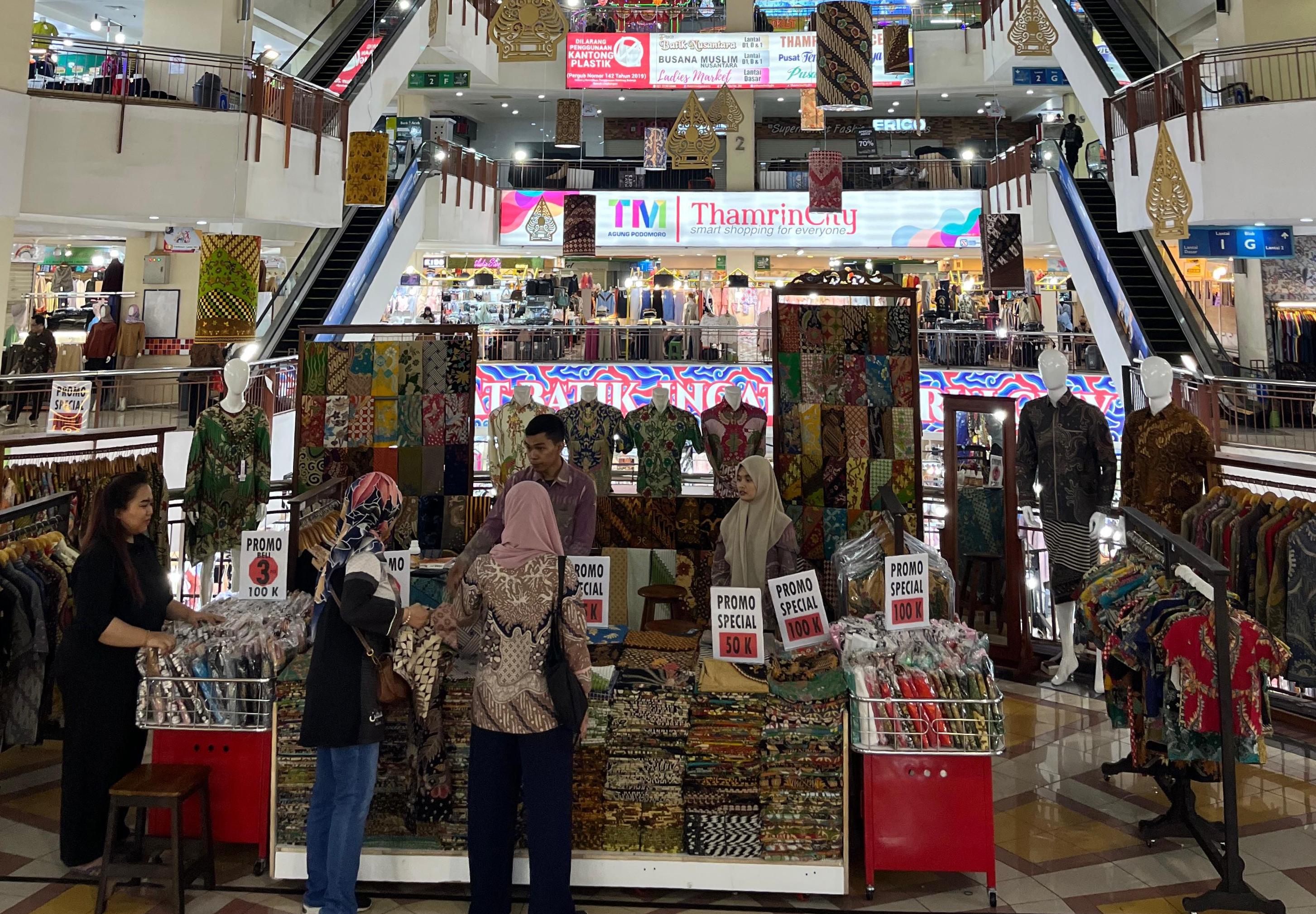 Belanja Ragam Batik dan Mengupas Kain Khas Indonesia di Thamrin City