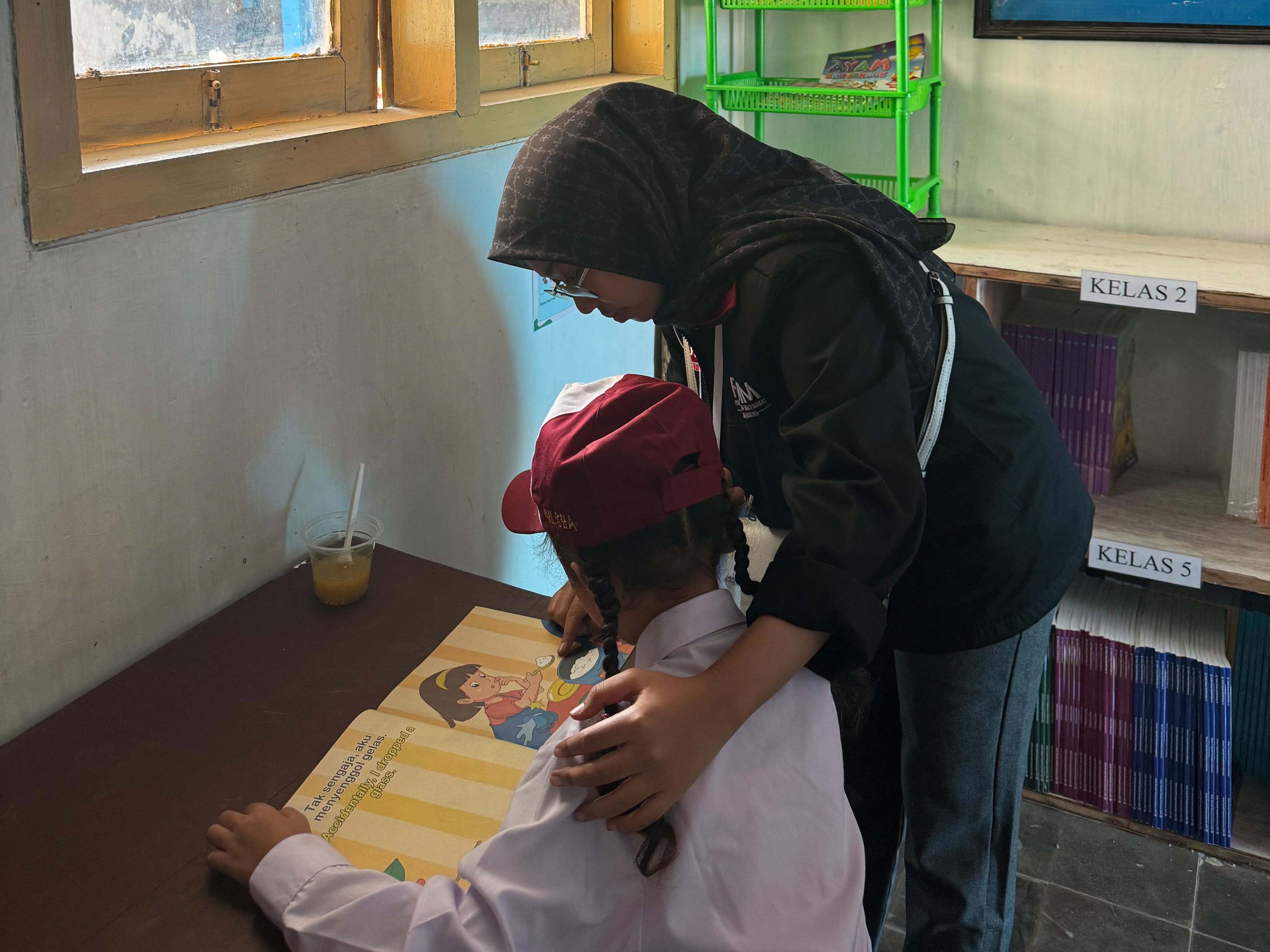 Upaya Tingkatkan Literasi Anak, Mahasiswa UMM Ciptakan Ruang Pojok Baca