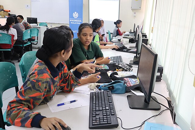 Cara Berpikir Kritis untuk Menyaring Informasi di Era Digital