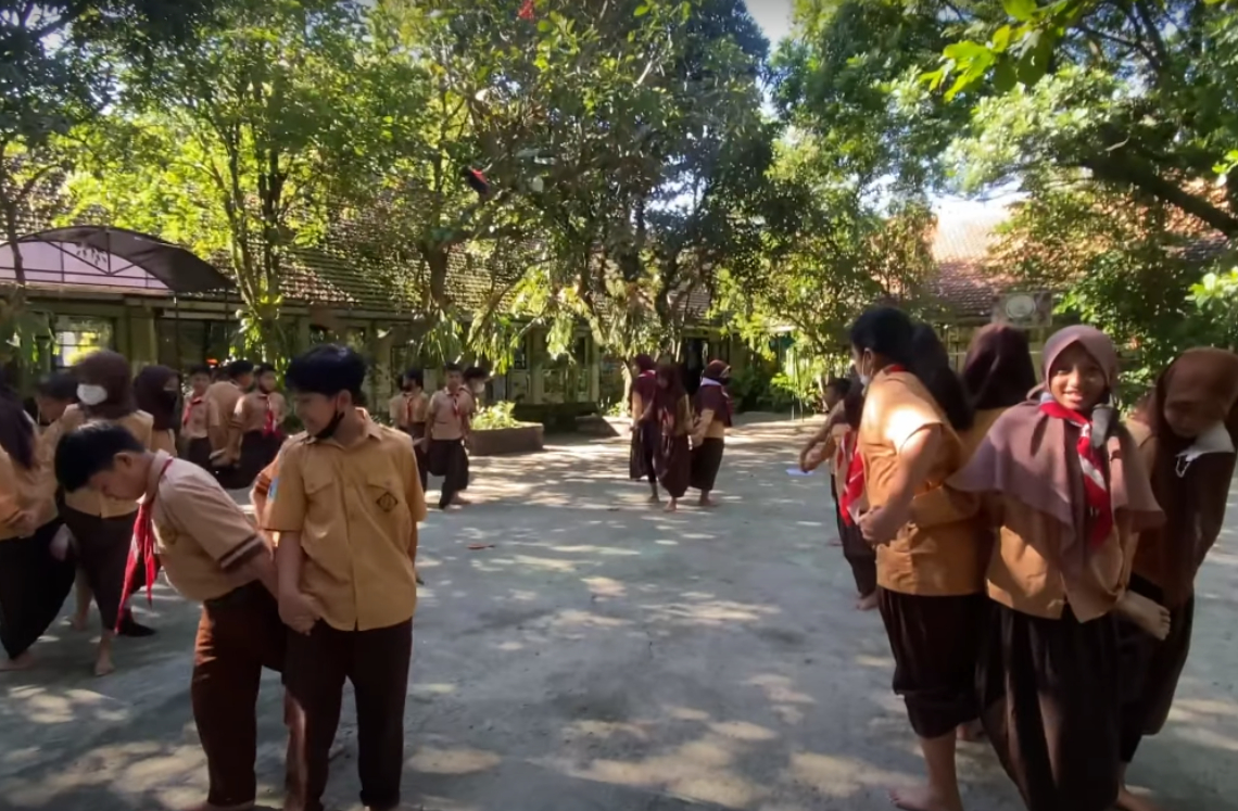 Dingklik Oglak Aglik, Permainan Tradisional dari Jawa yang Membutuhkan ...