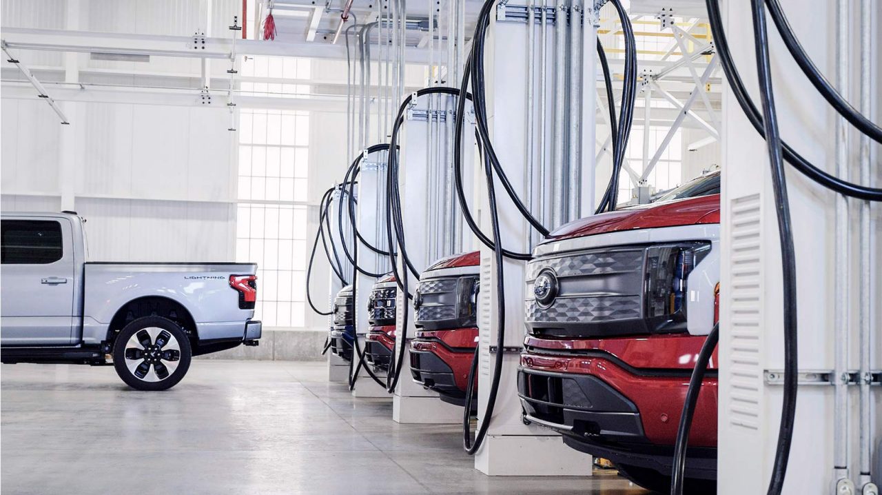 Hype Kendaraan Listrik Meredup? Perusahaan Otomotif Pangkas Target EV ...