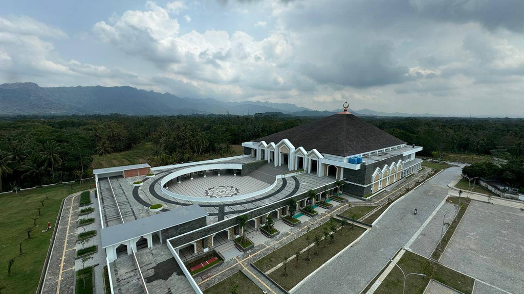 Indahnya Masjid Agung An-Nur Magelang, Dikelilingi Pemandangan dan Jadi ...
