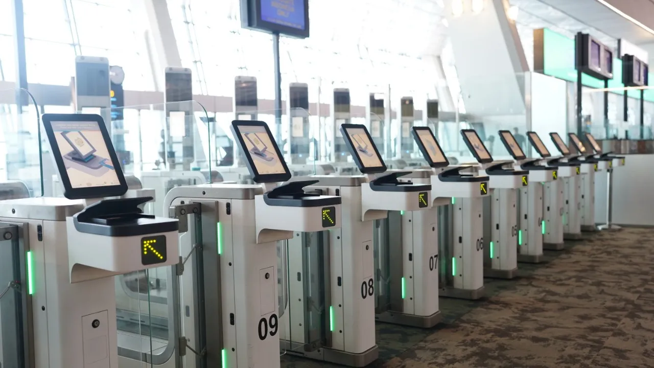 Mantap! Anak Usia 6 Tahun Kini Bisa Gunakan Autogate Imigrasi di Bandara