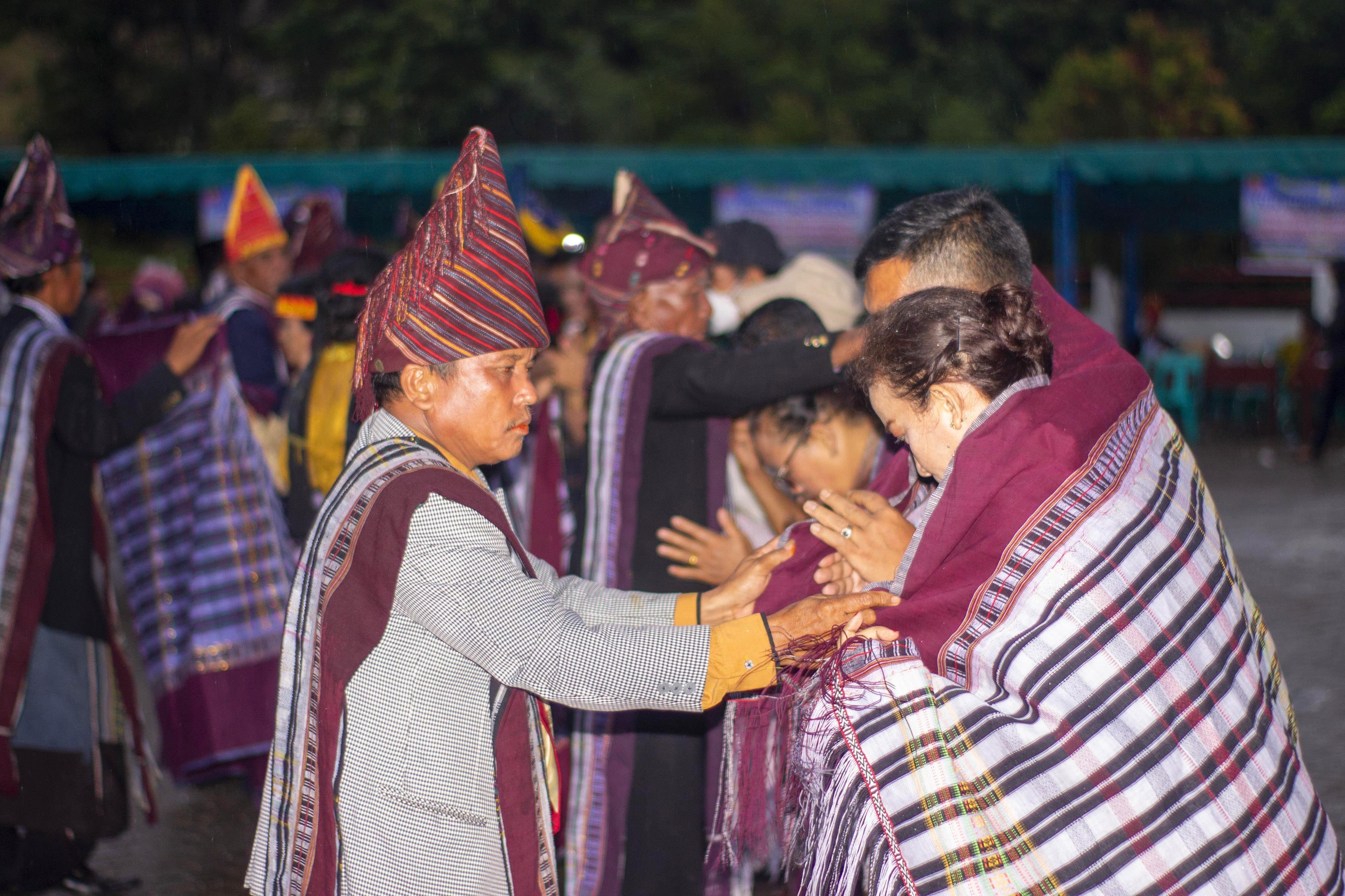 Menelisik Ulos, Sumber Kehangatan Suku Batak