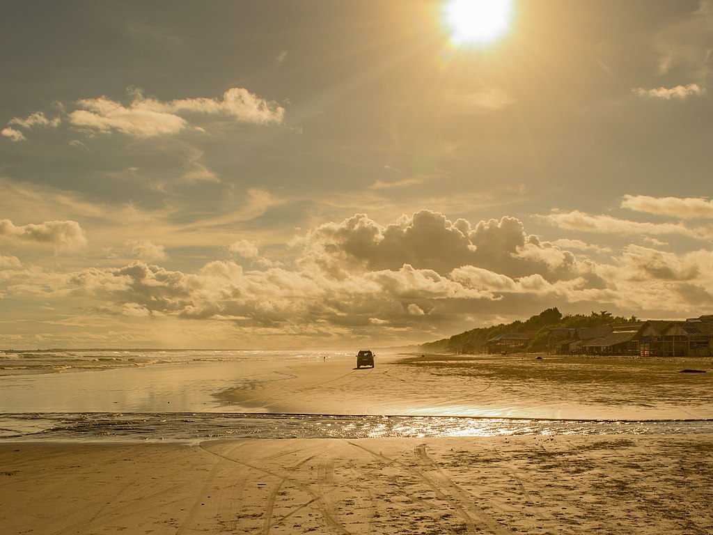 Mengenal Pantai Bagedur, Destinasi Wisata Tersembunyi di Selatan Banten