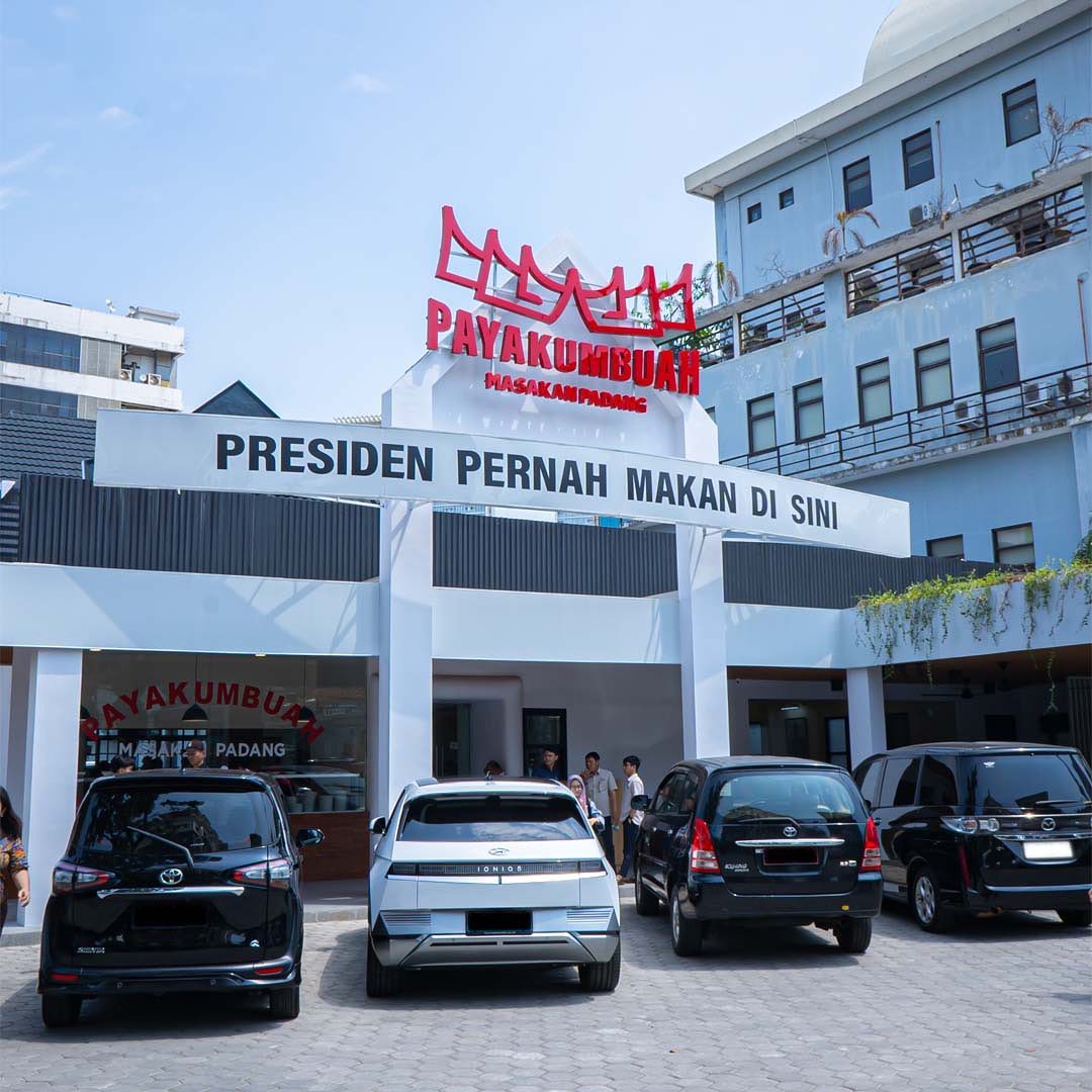 Mengenal Rumah Makan Padang Payakumbuah, Restoran Minang yang sedang ...