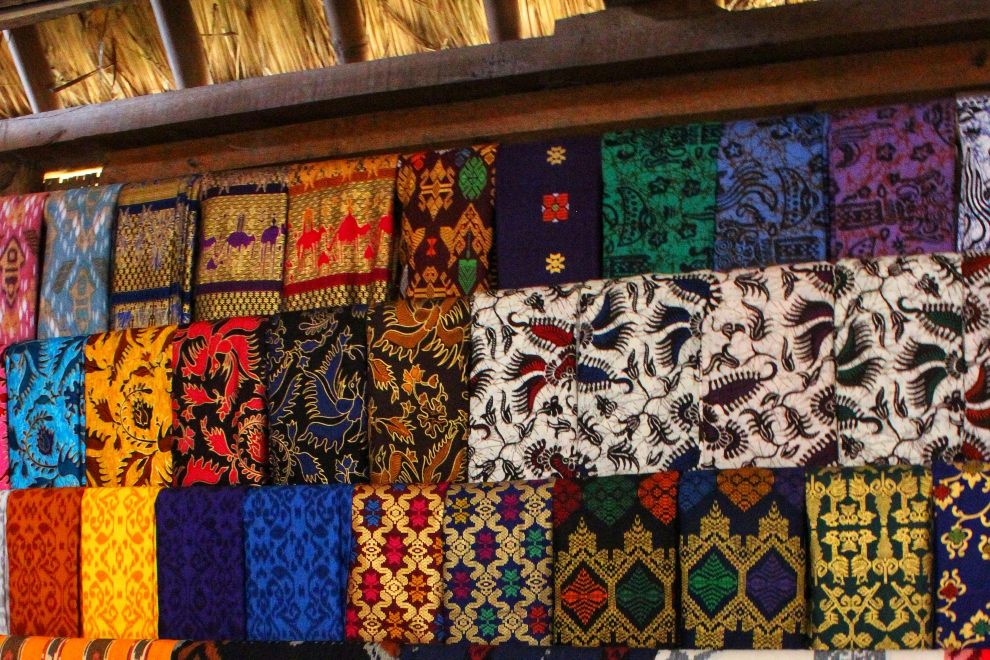 Gali Keindahan Tenun Sasak, Kain Tradisional Khas Nusa Tenggara Barat