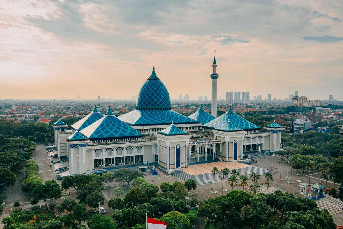 Mengisi Ramadan dengan Wisata Religi ke 3 Masjid Besar di Surabaya