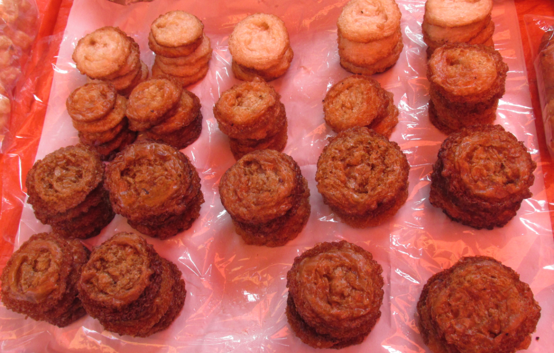 Menikmati Jajanan Tradisional Pinyaram, Kue Cucurnya Masyarakat Minangkabau