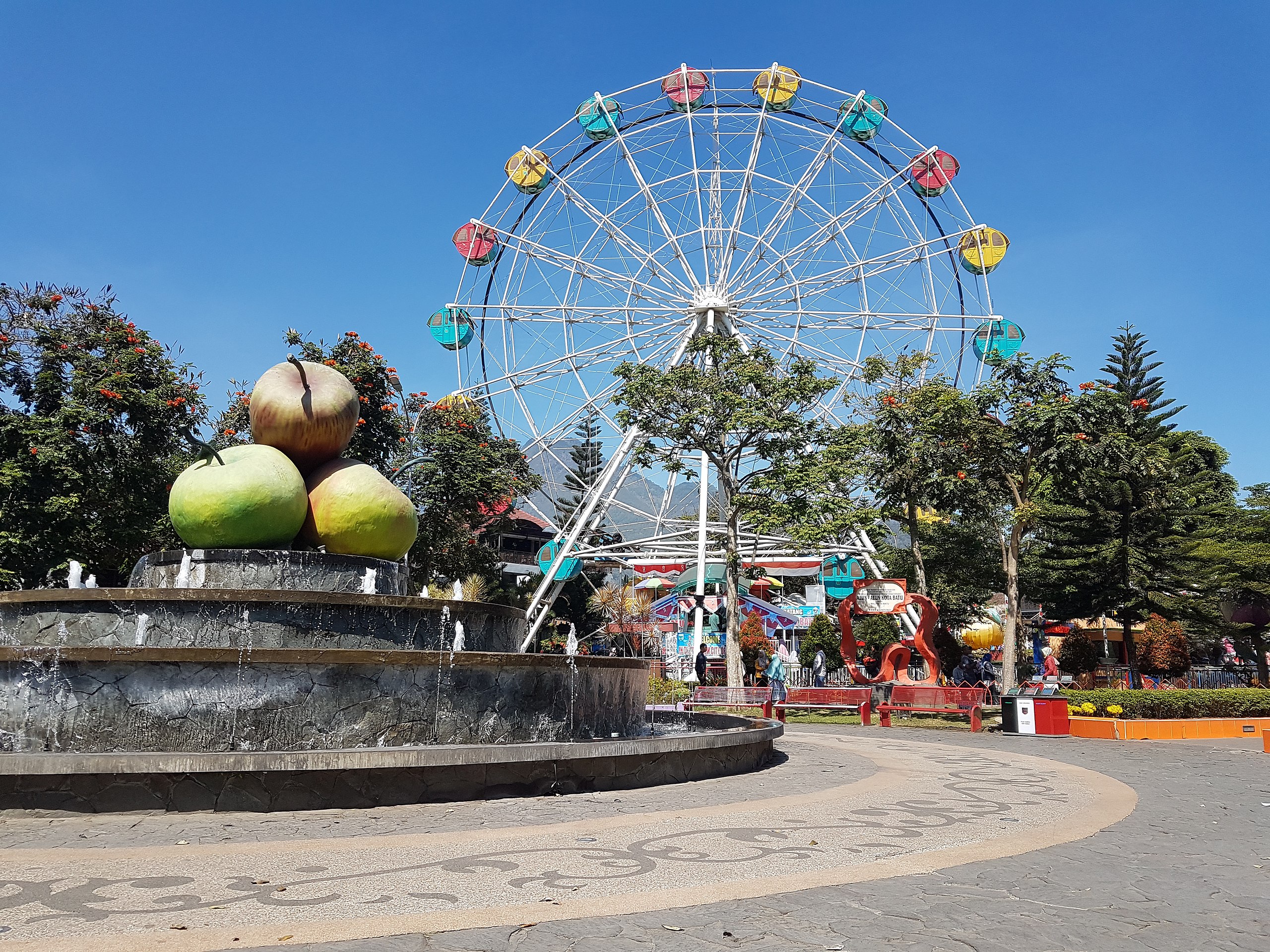 Menjelajahi Alun-Alun Kota Wisata Batu, Pusat Keramaian dengan ...