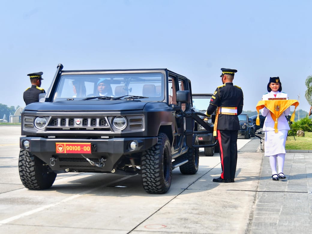 Mobil Maung, Angkat Duplikat Bendera Merah Putih dan Teks Proklamasi ...