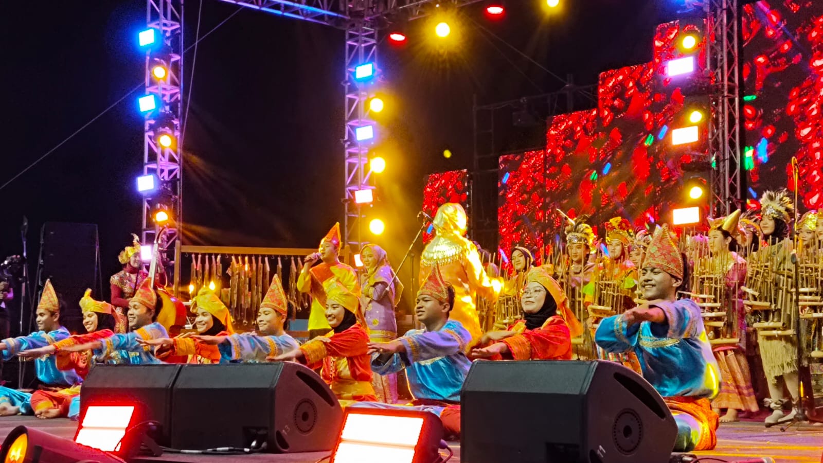 Penampilan Memukau di Arab Saudi Akhiri Misi Budaya Tim Muhibah Angklung