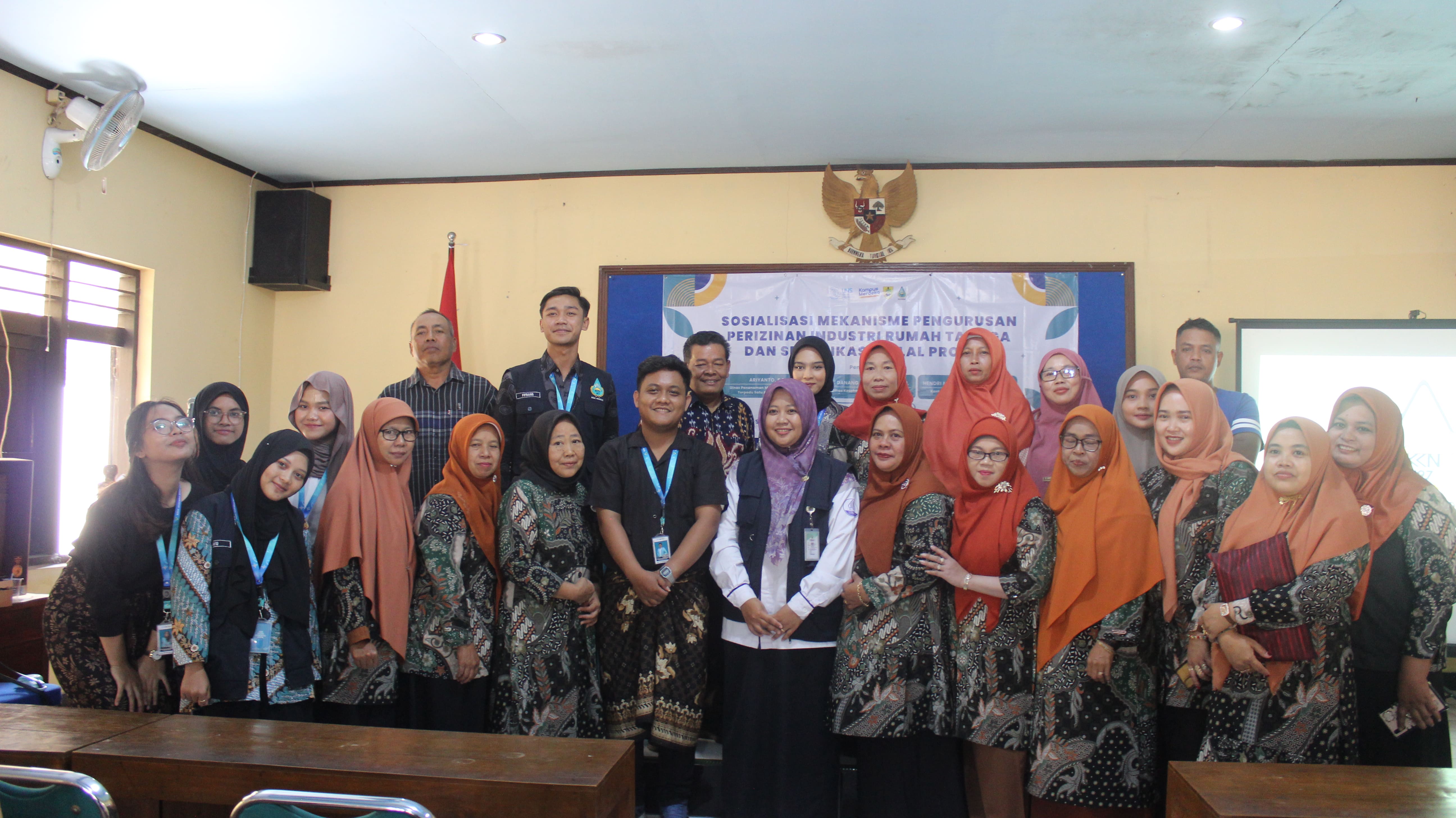 Perkuat Industri Rumah Tangga Dan Industri Kreatif Di Desa Pengkok Sragen, KKN 197 UNS Gandeng ...