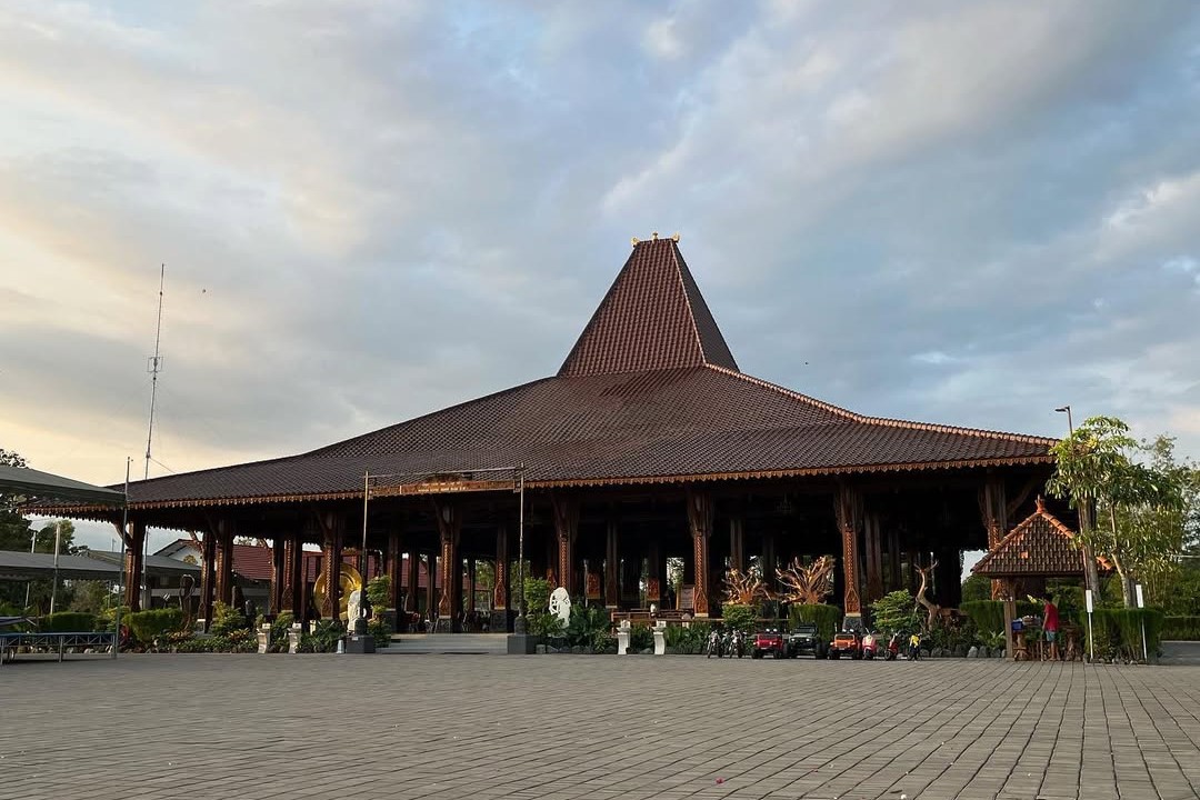 Rumah Joglo Kayu Terbesar di Dunia Ada di Blitar, Begini Keunikan ...