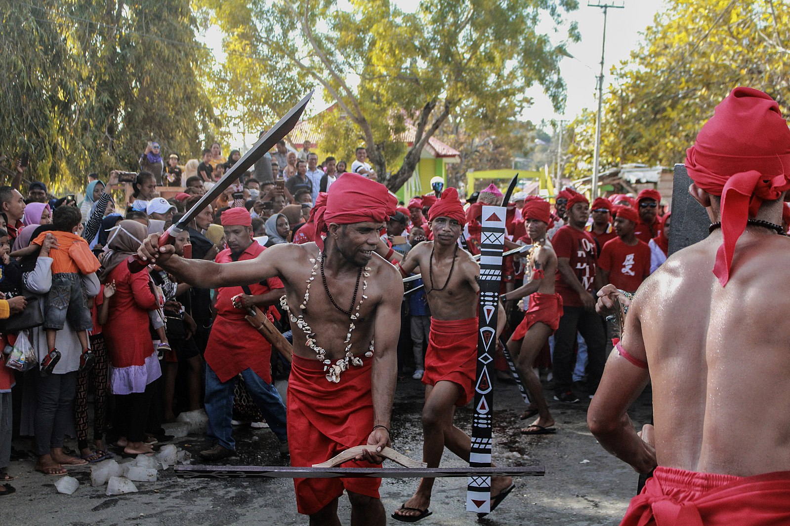 Tari Cakalele sebagai Simbol Kehormatan dan Keberanian Masyarakat Maluku