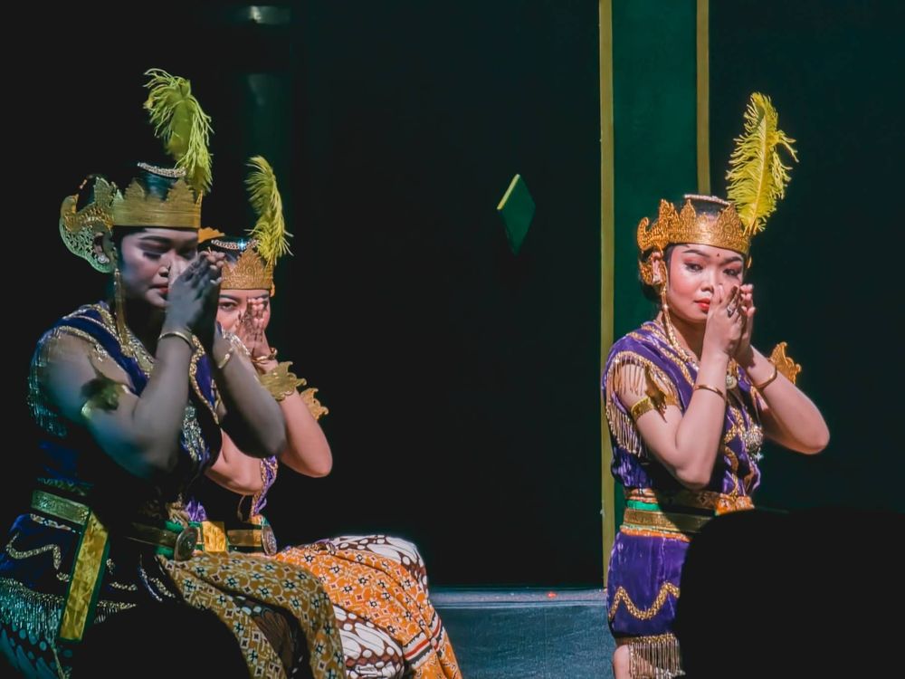 Tari Golek Montro: Warisan Budaya yang Menghadirkan Keanggunan dalam ...