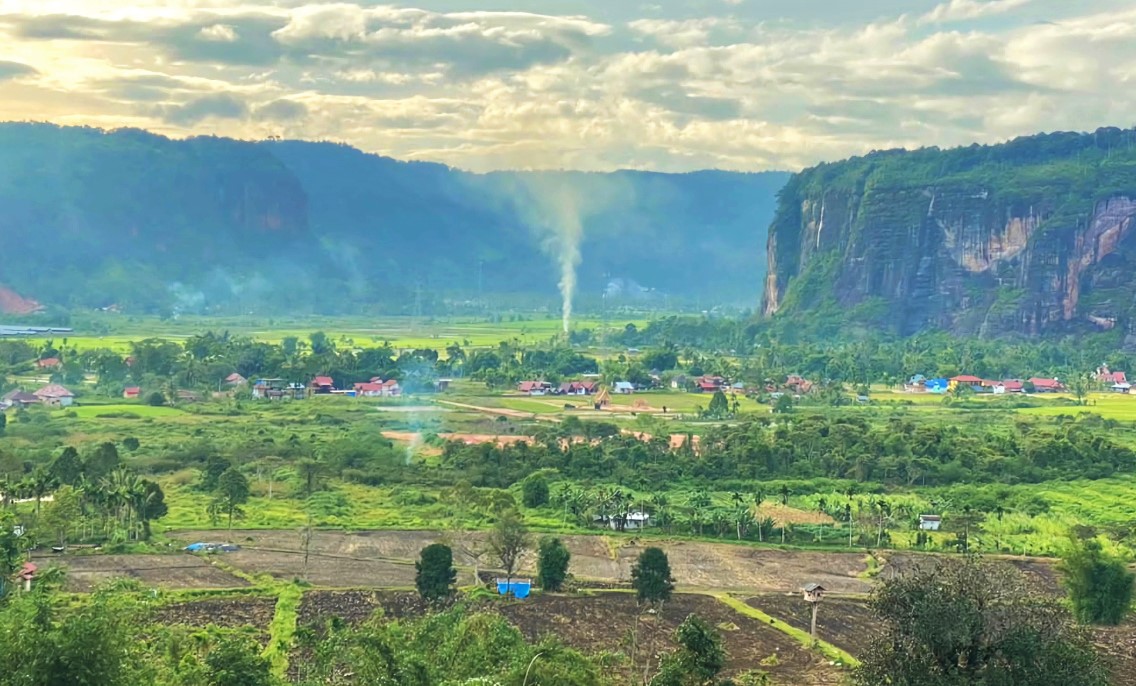 Lembah Harau dan Ngarai Sianok, Indahnya Panorama Alam Bak di Negeri ...