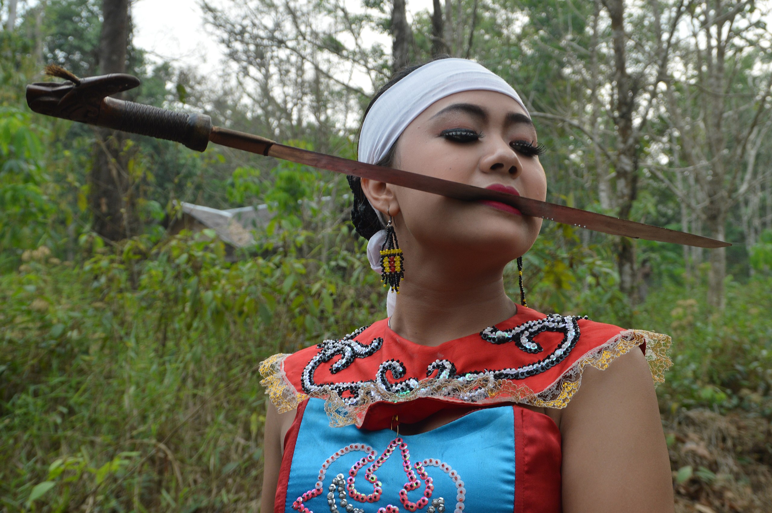 Ngerinya Mandau Terbang - Senjata Tradisional Mematikan Suku Dayak