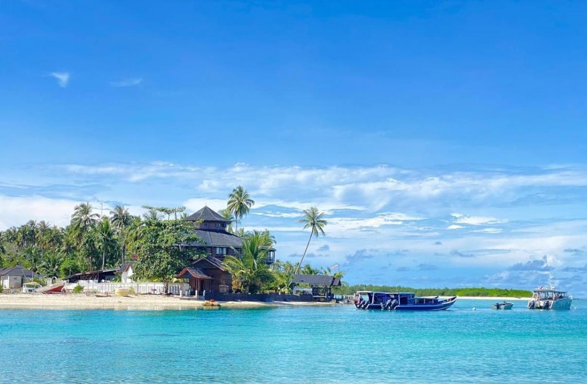 Taman Nasional Siberut, Wisata Alam dan Budaya Suku Mentawai
