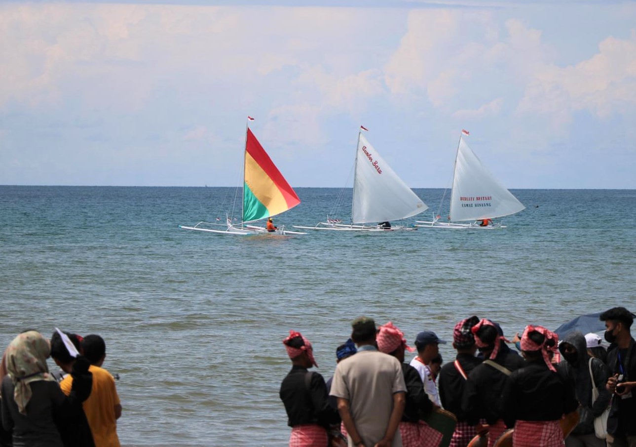 Festival Lomba Perahu Sandeq, Alat Tranportasi Pelaut Zaman Dahulu