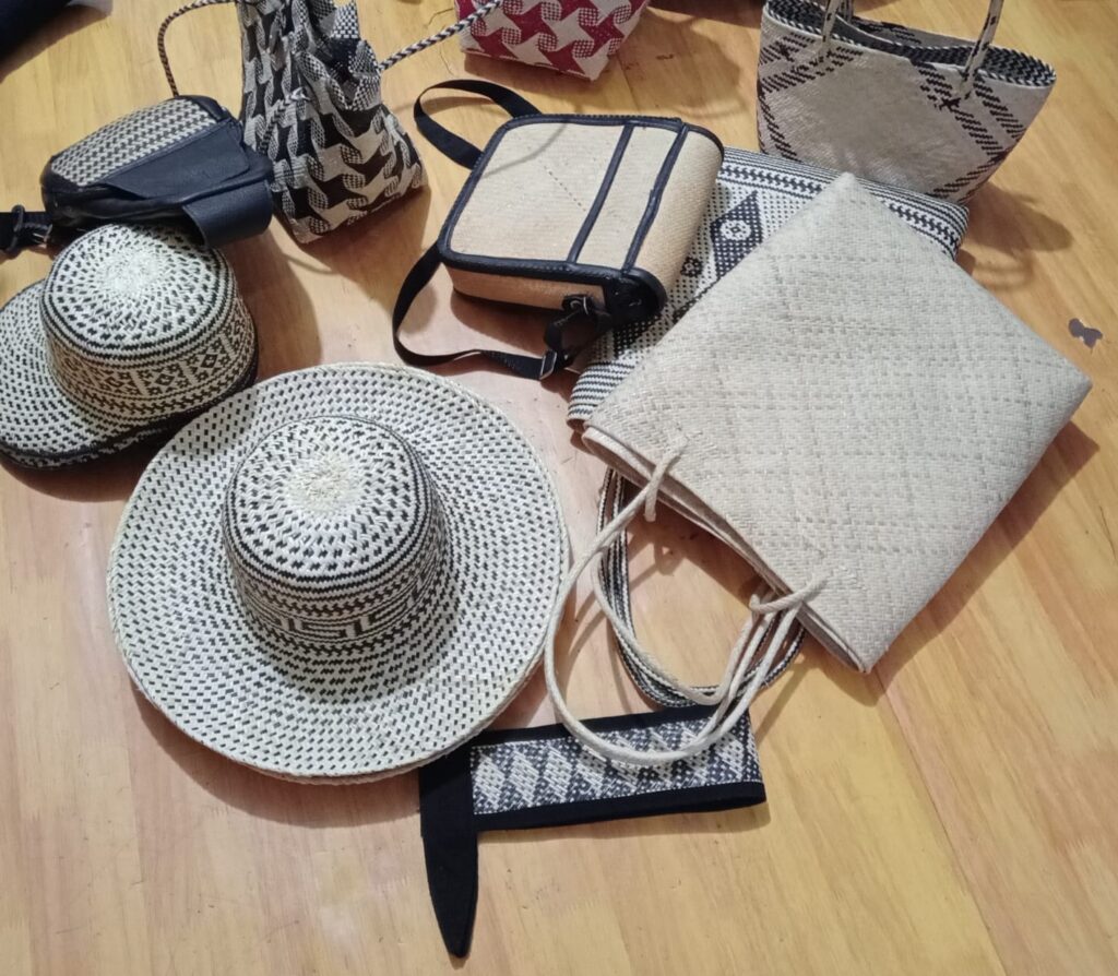 10 Kerajinan dari Rotan Tradisional yang Menginspirasi