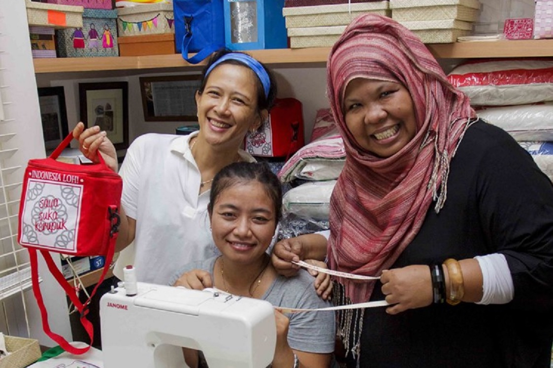 Promosi Ciri Khas Indonesia Lewat Produk Handmade dan Slogan Unik ala ...