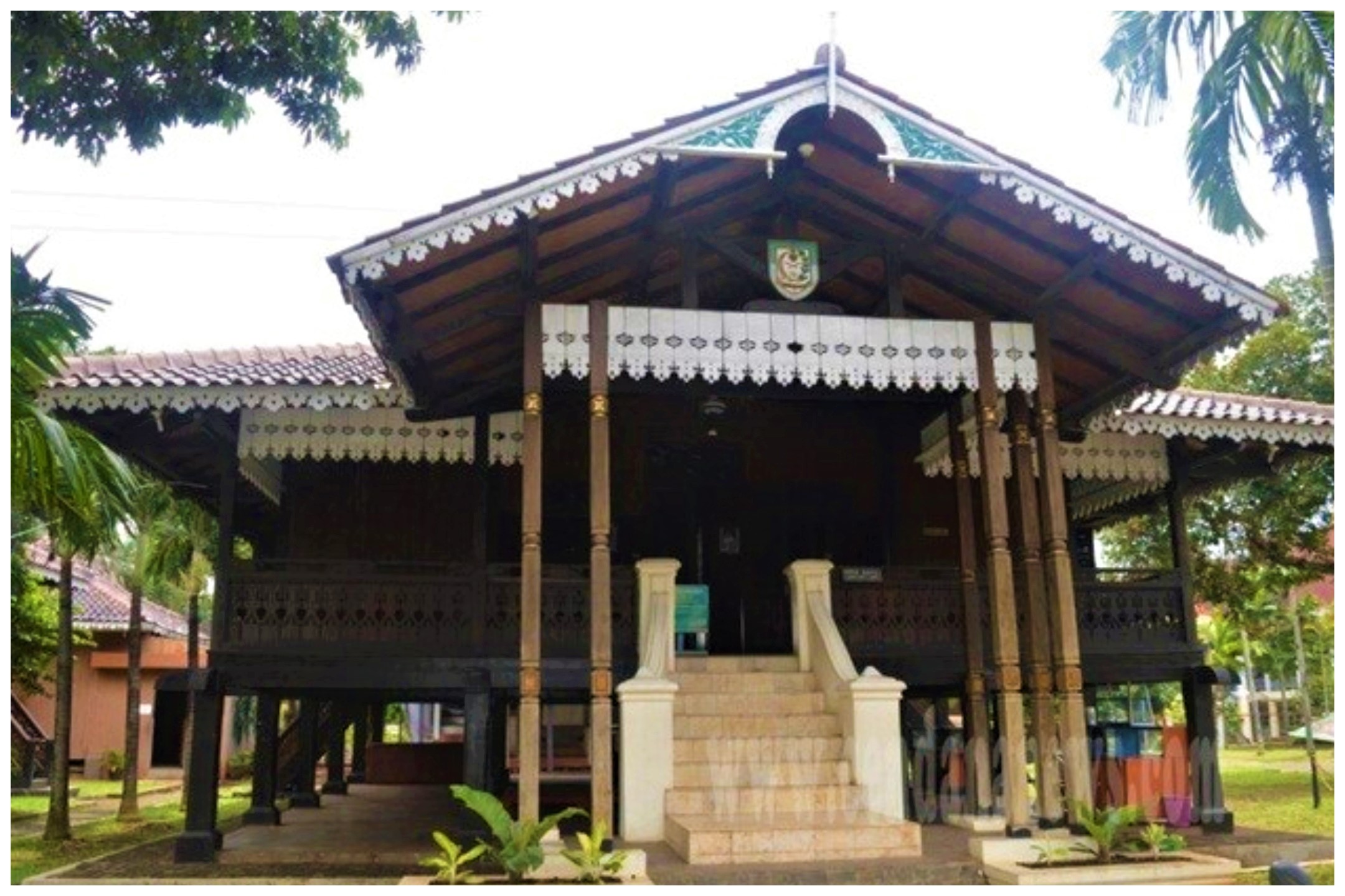 Rumah Bubungan Lima, Rumah Adat Bengkulu Beratap Khas yang Unik