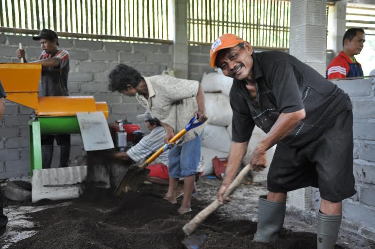 Petani di Desa Ini Mampu Produksi 1 Ton Pupuk Secara Mandiri