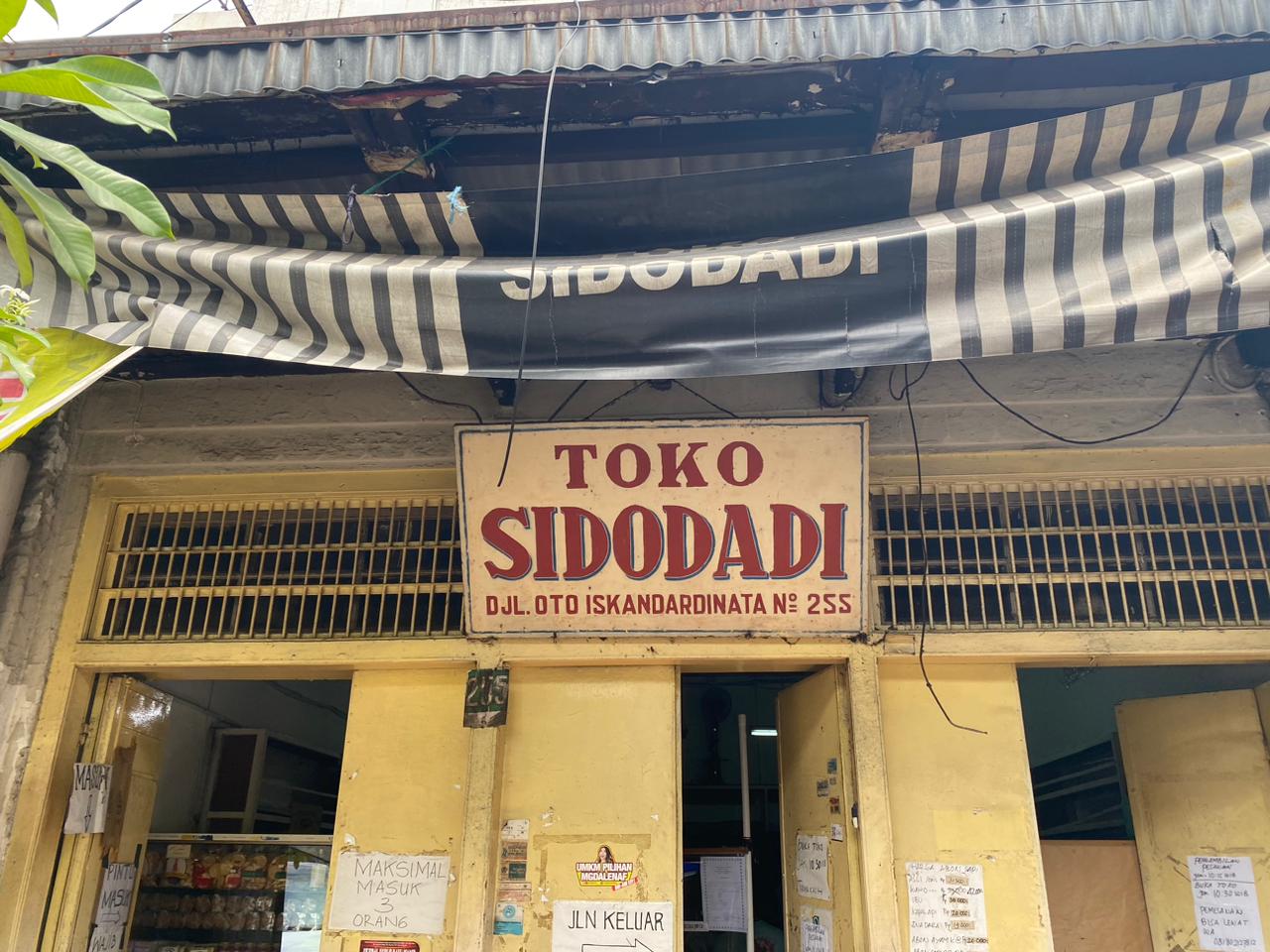 Toko Sidodadi, Roti Jadul Otentik Yang Selalu Ramai Pelanggan Sejak ...