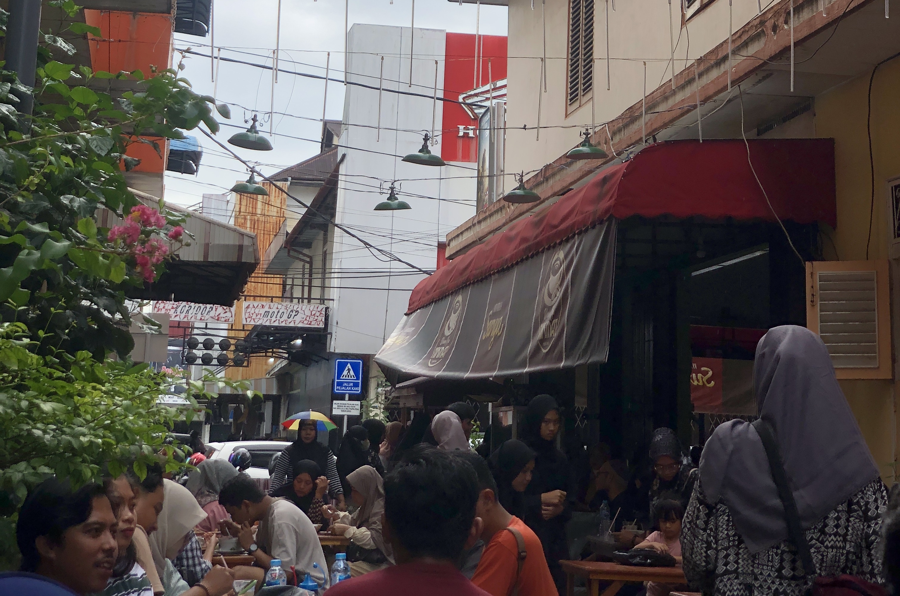 Kuliner Halal Singkawang, Kenikmatan Bubur Pekong yang Melegenda