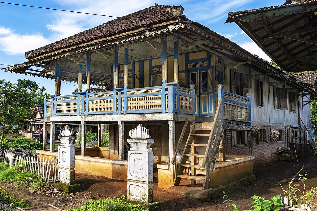 10 Nama Rumah Adat yang Ada di Indonesia dan Asal Daerahnya