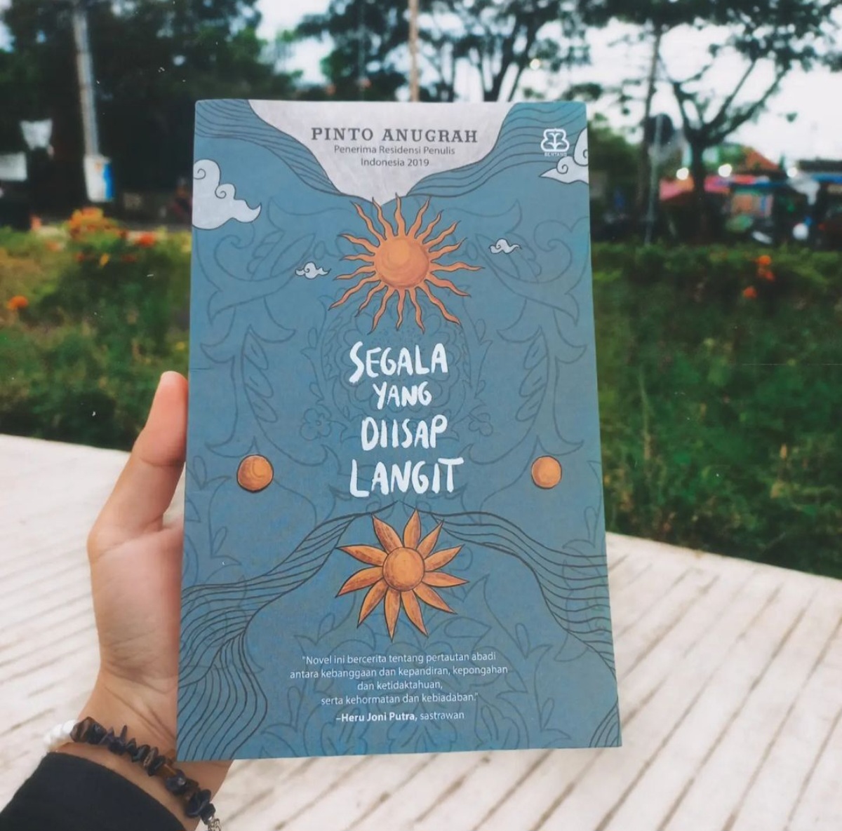 4 Rekomendasi Novel Sastra Indonesia yang Mengangkat Latar Sejarah