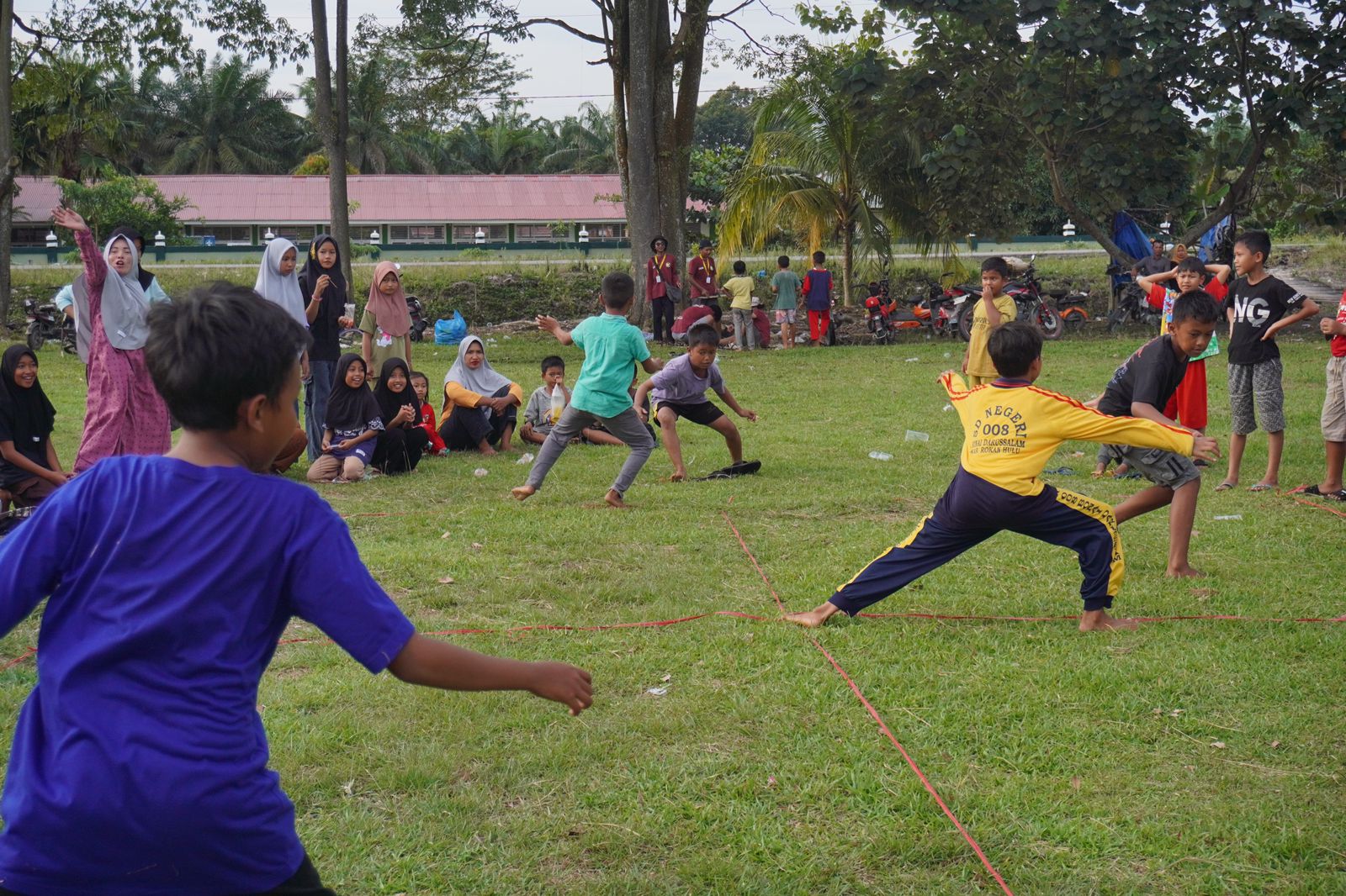 Kebersamaan dan Semangat Kemerdekaan, KKN-PPM Kemilau Riau di Desa Rawa ...