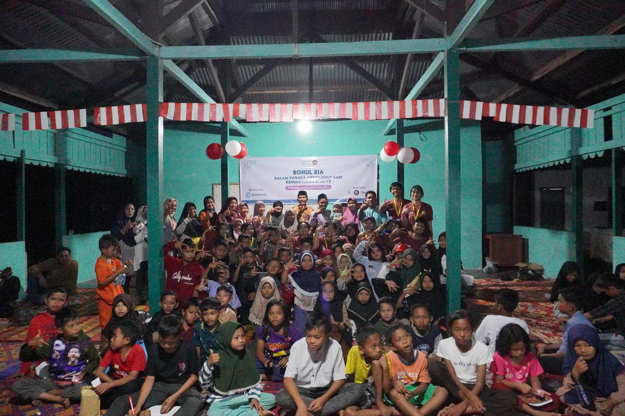 Kebersamaan dan Semangat Kemerdekaan, KKN-PPM Kemilau Riau di Desa Rawa ...